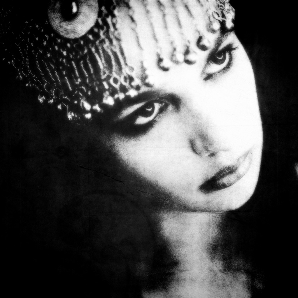 The Magic of Femininity in B&W – Peter Allert*